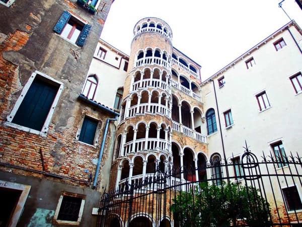 Scala Contarini del Bovolo (Bovolo staircase) - Plum Plum Creations
